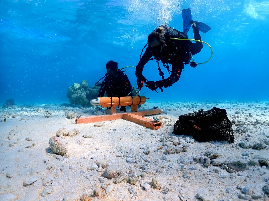 APATAKI Installation D’un Courantomètre ADCP Dans Un Hoa – Direction ...